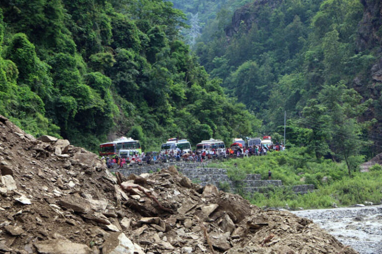 Landslide obstructs North-South Koshi Highway – Corporate Khabar